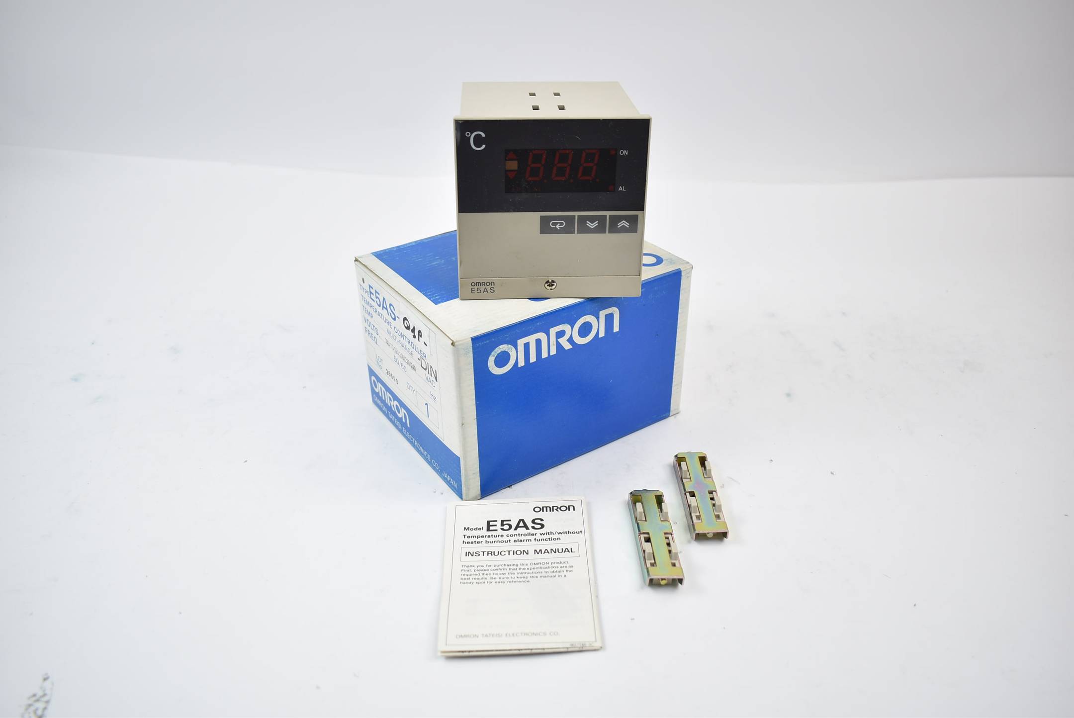 Omron Temperature Controller E5AS-Q1P-DIN Multi-Range 100/110/120,200 ...